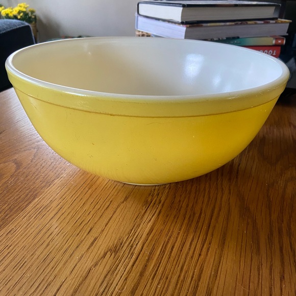 Pyrex | Kitchen | Pyrex Large Canary Yellow Mixing Bowl | Poshmark